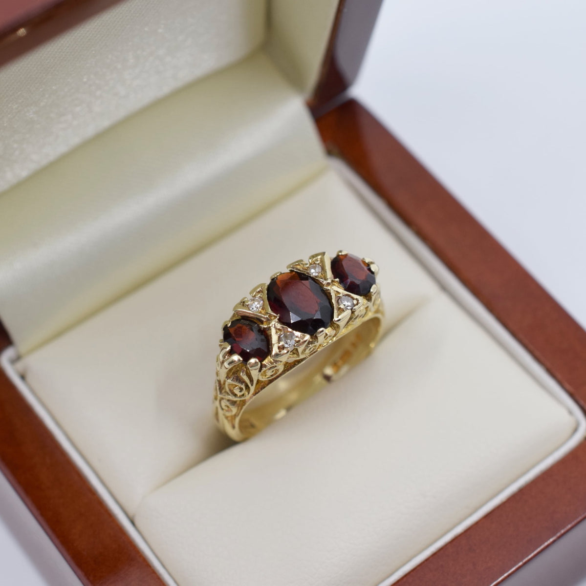 Vintage 9ct Yellow Gold Garnet and Diamond London Bridge Ring – Regarde ...